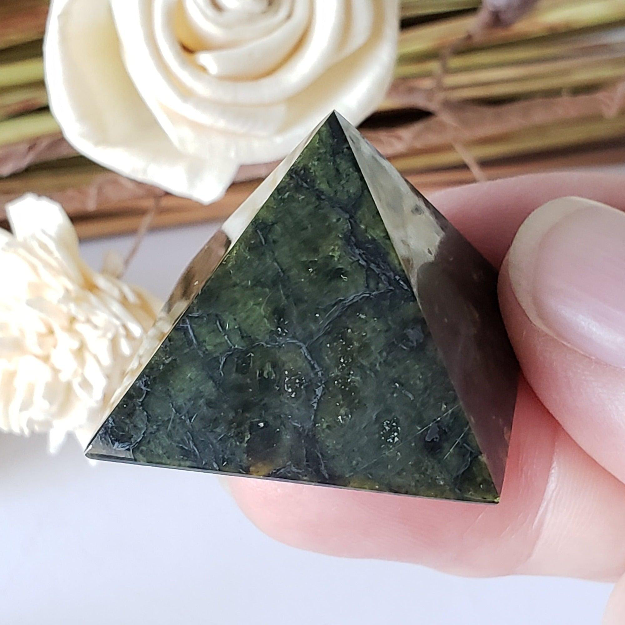 Serpentinite Five Point Pyramid Gem Stone Crystal – Canagem.com